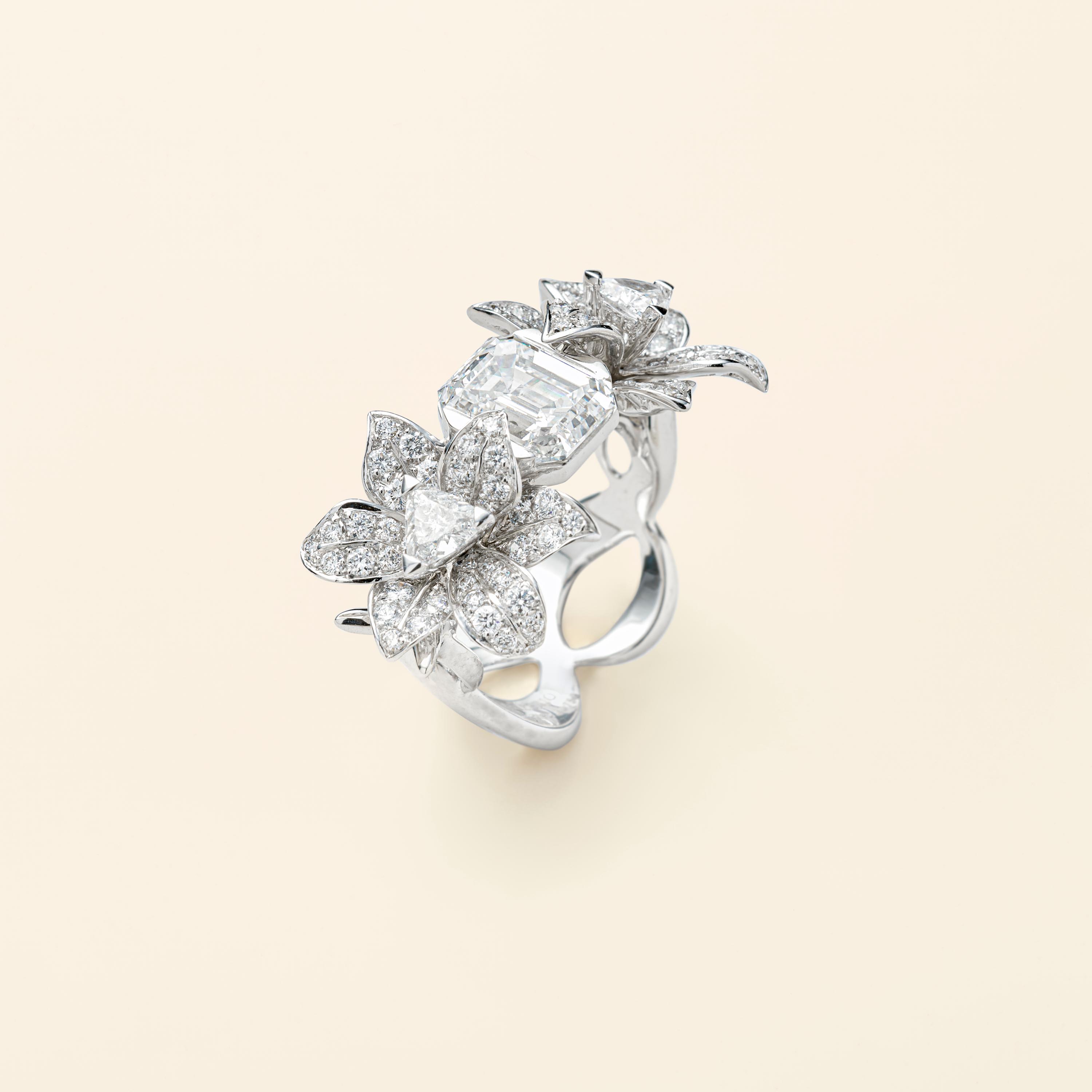 White Gold and Diamond High Jewelry Ring Luxuriante | Mellerio